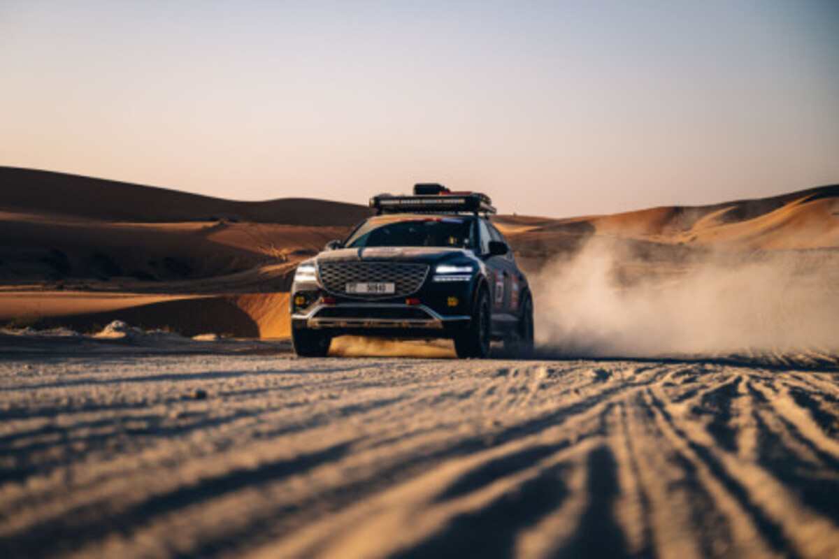 Genesis GV80 Desert Edition, il SUV omaggia Jacky Ickx