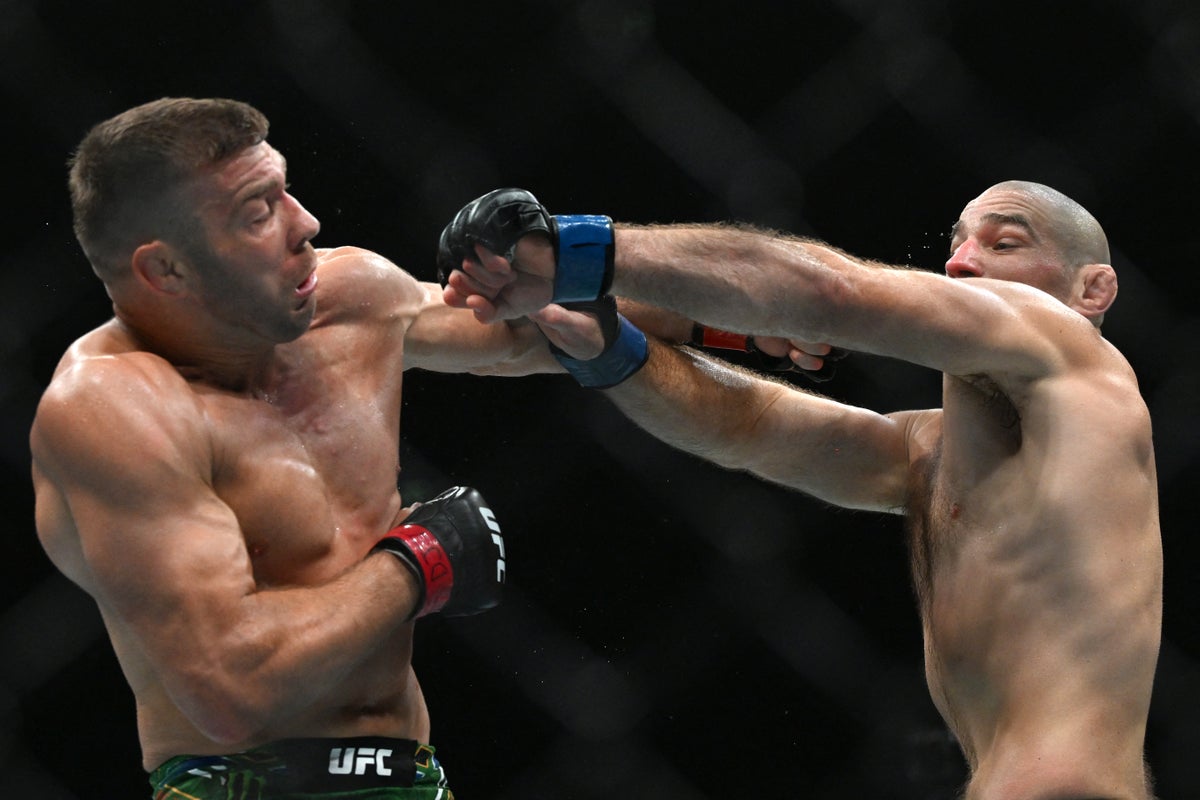 Strickland beaten by Du Plessis again in middleweight title fight at ...