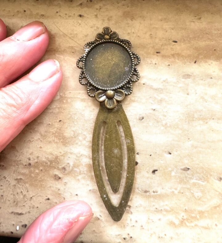 How to Create Some Pretty Book Markers