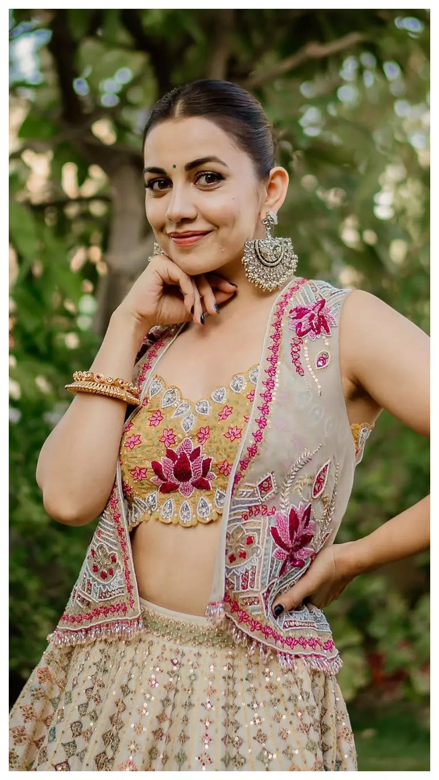 Ethereal snaps of Esha Kansara