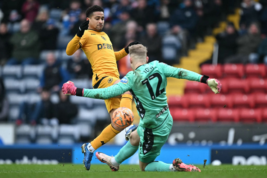 Gomes pens new five-year Wolves deal