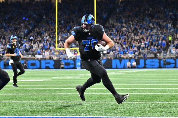 Who are NFL's biggest and smallest players as Chiefs face Eagles at ...