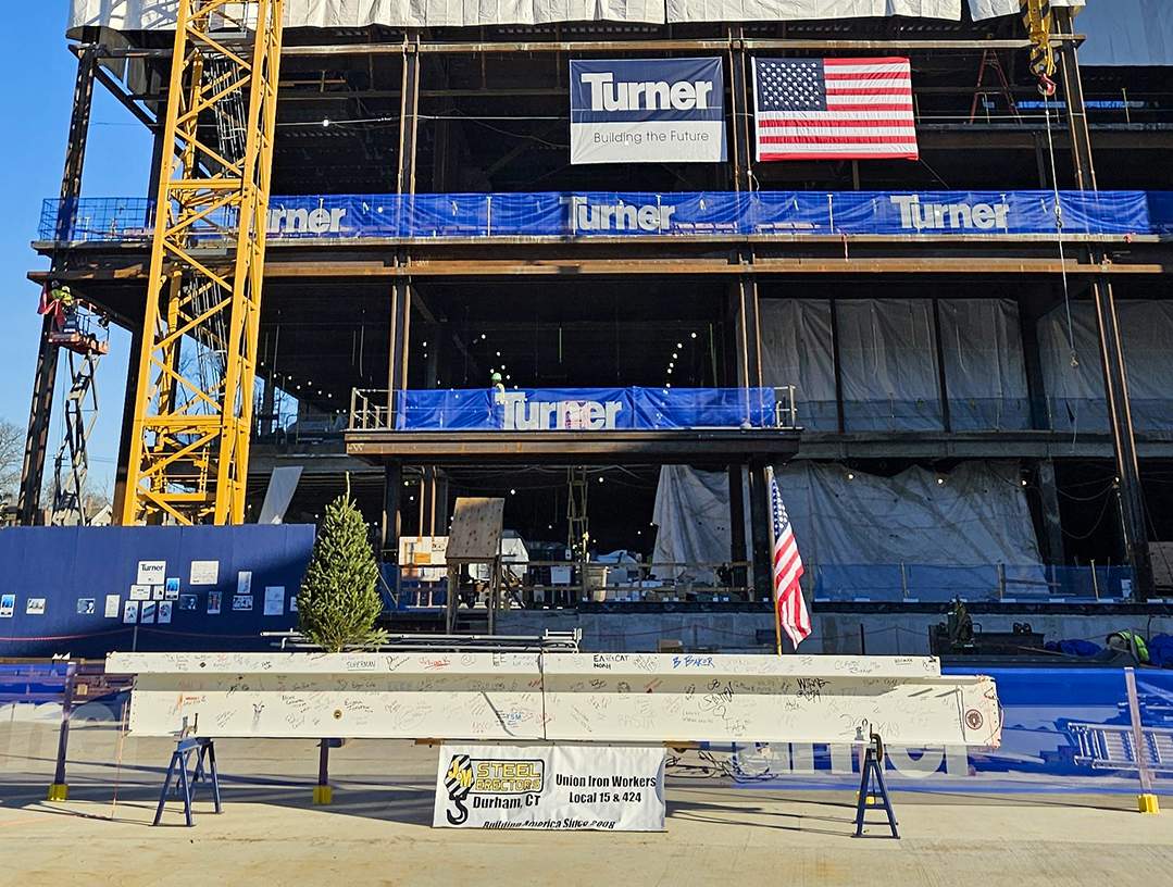 Turner (ACS) completa la construcción vertical del Centro de ...