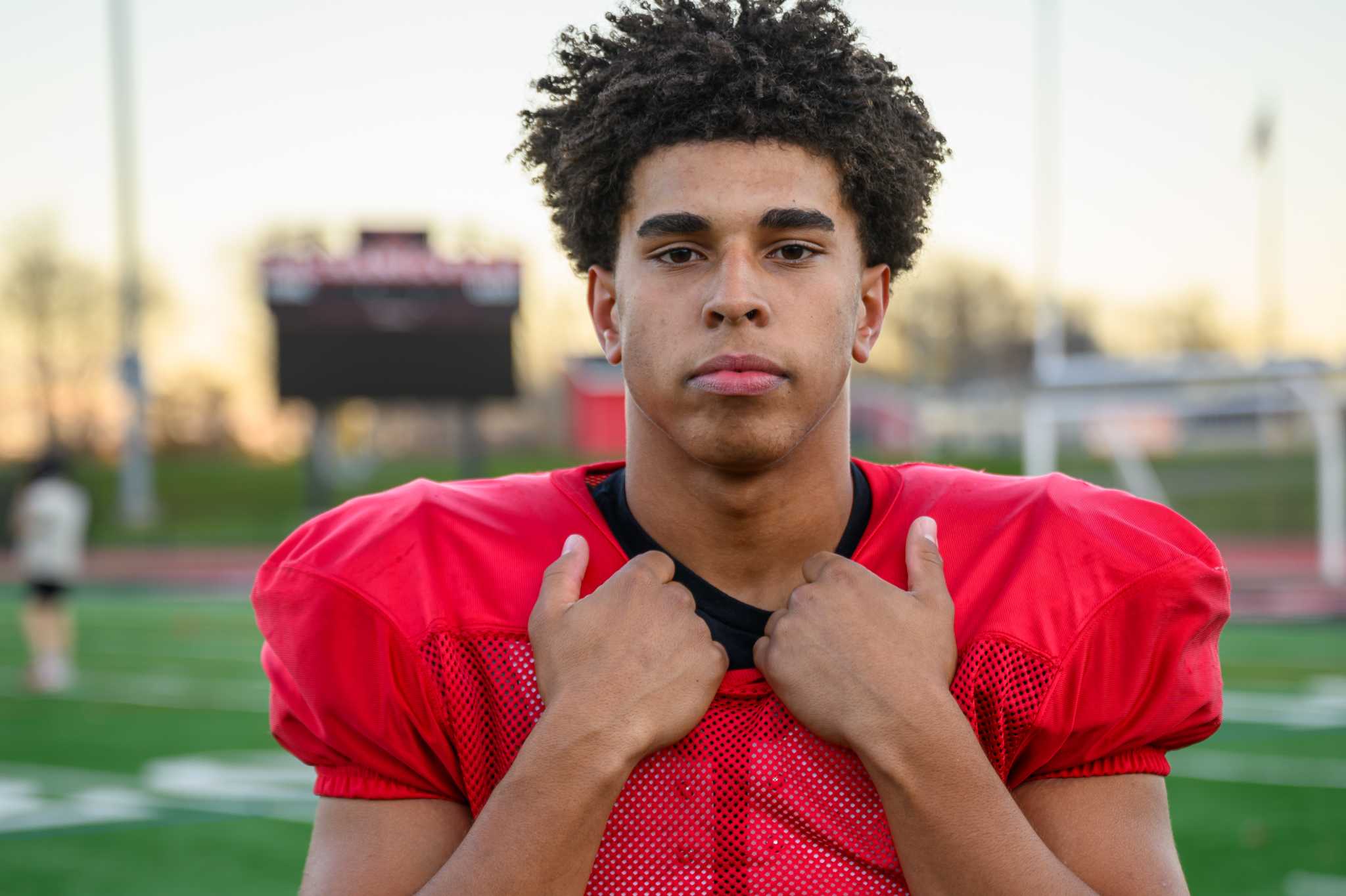 Linebacker Marcus Robinson selects Southern Connecticut State University