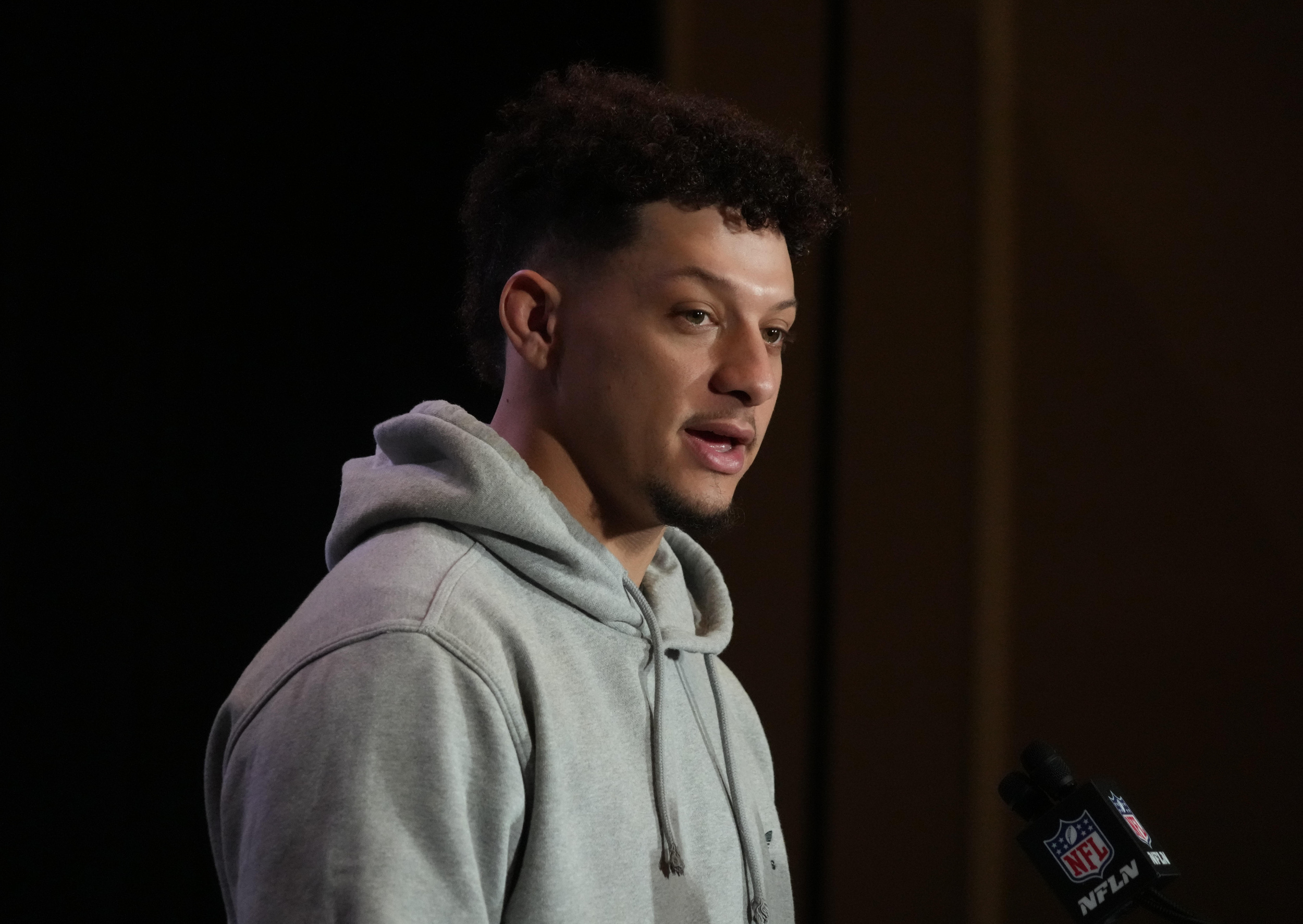 Patrick Mahomes wears surprising color suit to Super Bowl