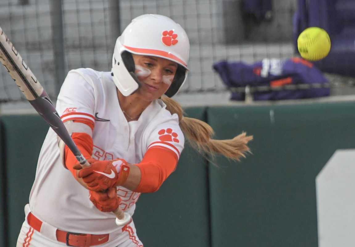 Seventeen Hits Propels Clemson to Shutout Victory