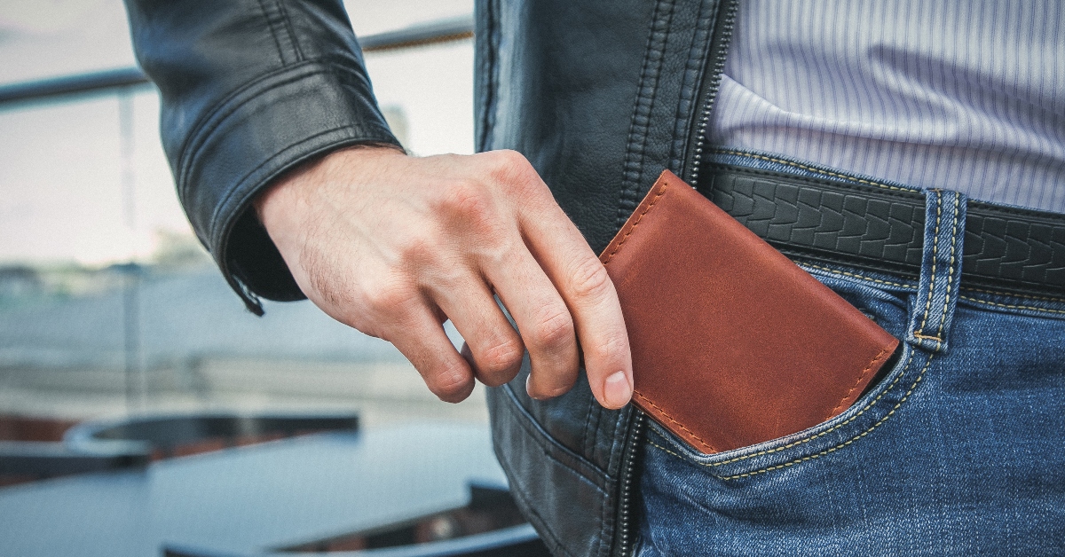 11 Things You Should Always Carry In Your Wallet