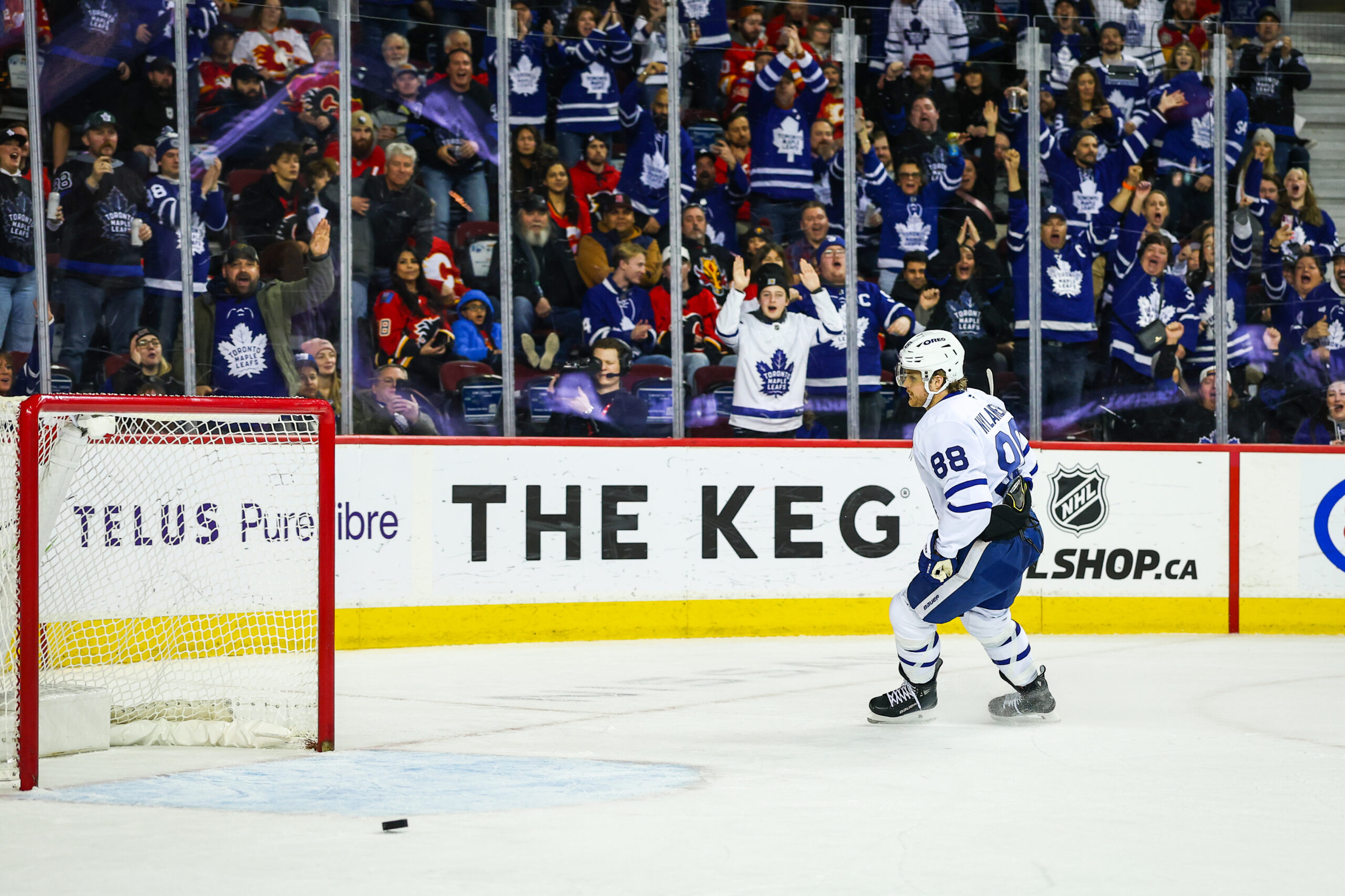 Maple Leafs show appreciation for the fans in attendance during the ...