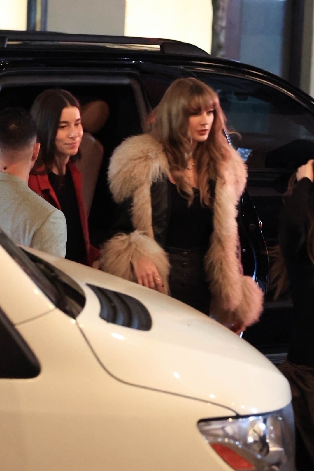Taylor Swift has girls’ night out with mom Andrea, Kylie Kelce and HAIM ...