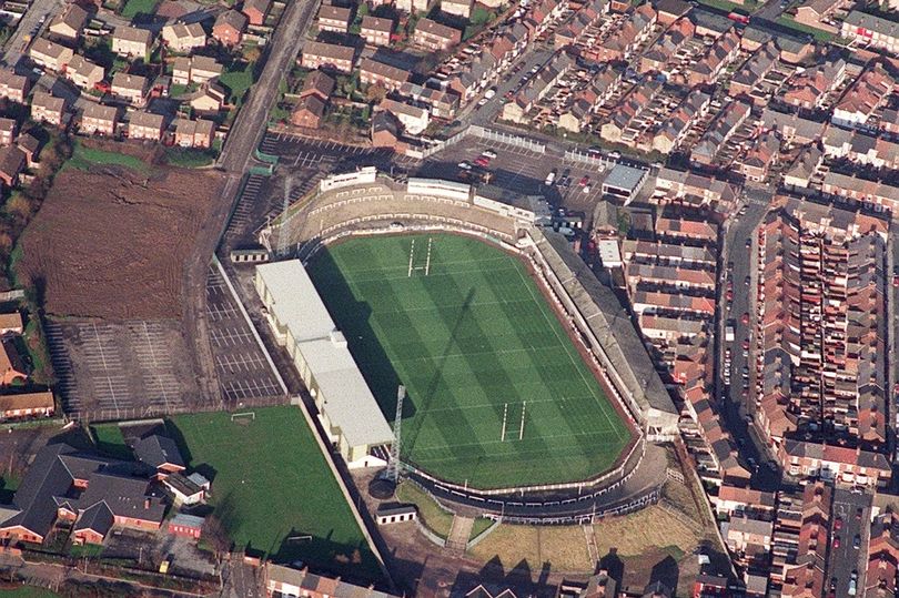 Take a fascinating aerial tour of Hull in 1998