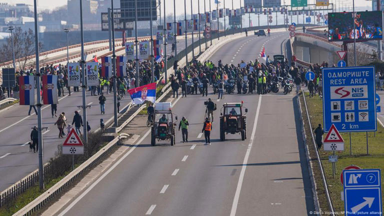 Serbia: Students mark 100 days since deadly canopy collapse
