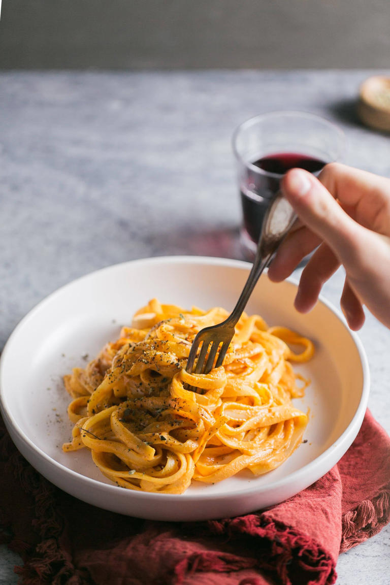 Vegan Vodka Sauce Pasta (Creamy & Dairy-Free)