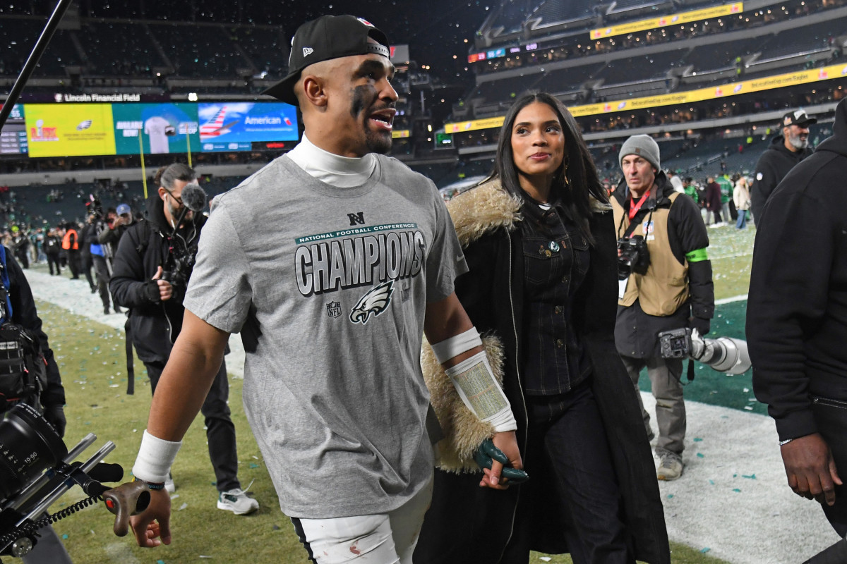 New Photos of Jalen Hurts' Private Fiancee Bry Burrows Turn Heads After ...