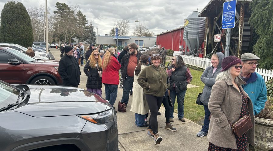 Crowd gathers to visit Bob’s Red Mill Restaurant final time