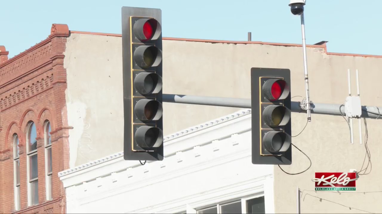 Stoplight knocked down on Phillips Avenue