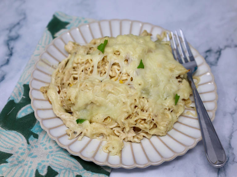 Ramen Chicken Alfredo Bake