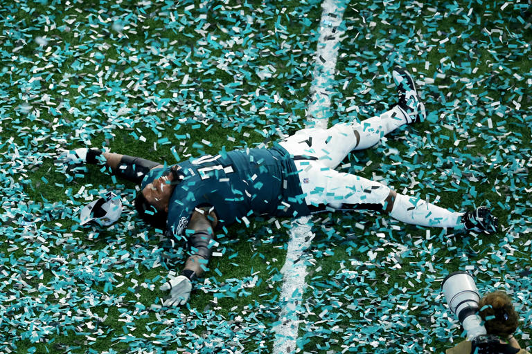 12 Eagles photos of their exuberant 2025 Super Bowl postgame victory ...
