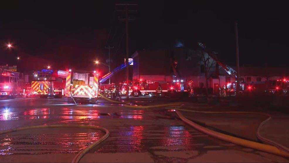 Firefighters battle 3-floor blaze at Cincinnati commercial building