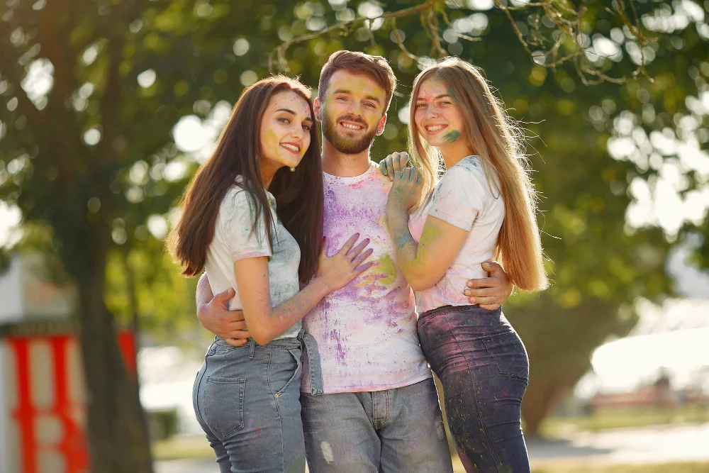 Así es la peligrosa ‘Poligamia Social’ que se impone en España