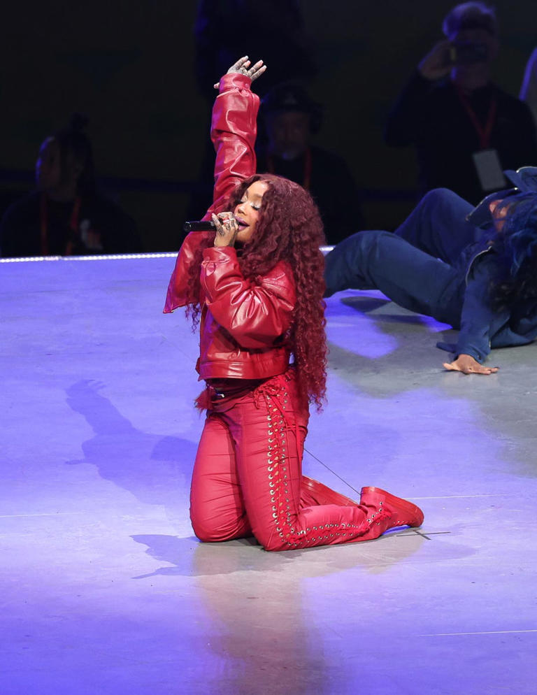 Here’s How You Can Recreate SZA’s Super Bowl Halftime Show Look