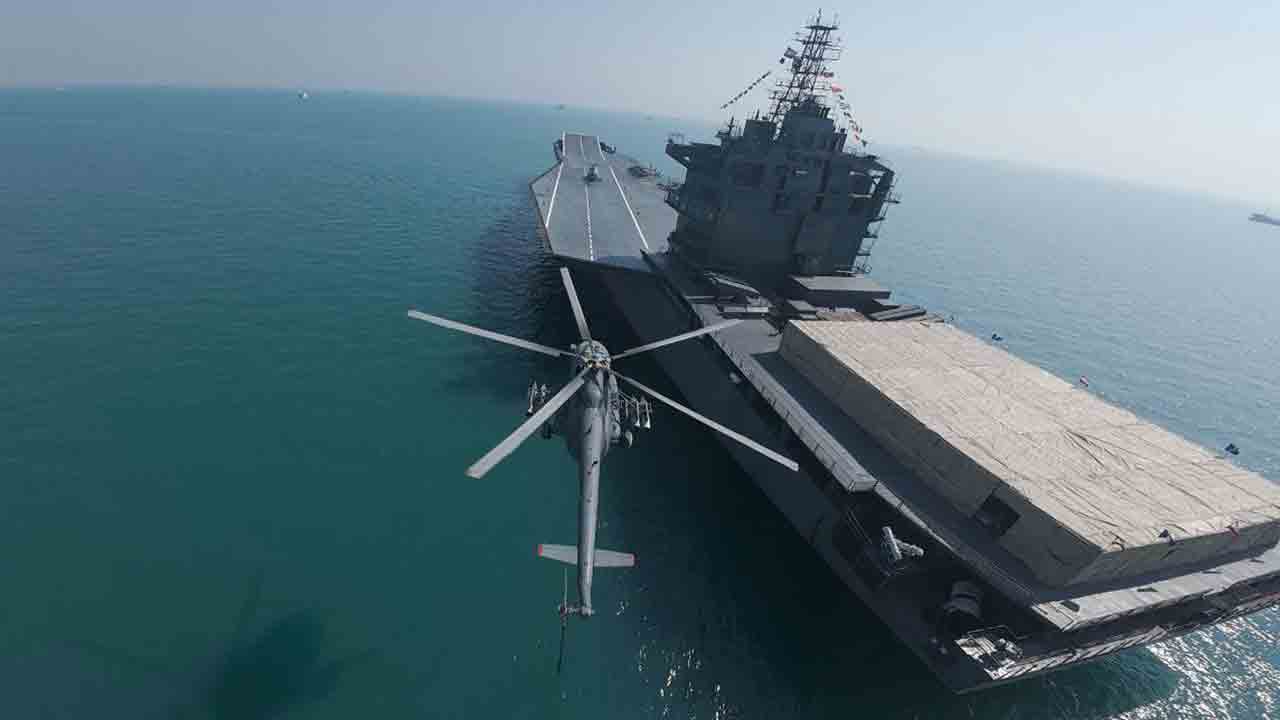 Video: Iran Voegt Nieuw Vliegdekschip “Shahid Bahman Bagheri” Toe aan ...
