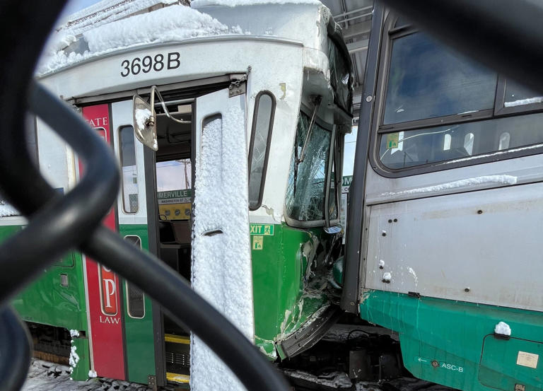 5 hospitalized after Green Line cars derail in Somerville