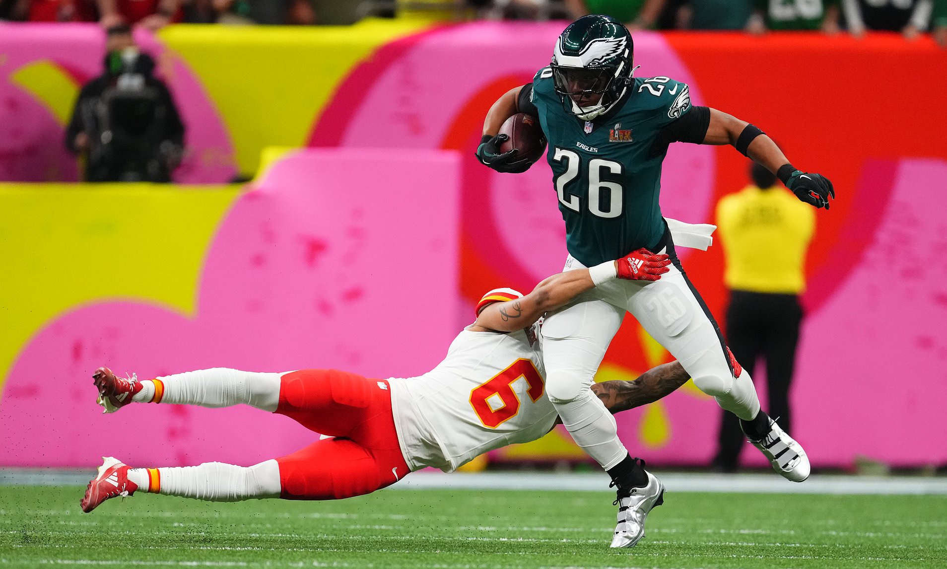 NFL fans slam the 'worst scorebug of all time' as the Super Bowl 2025 ...