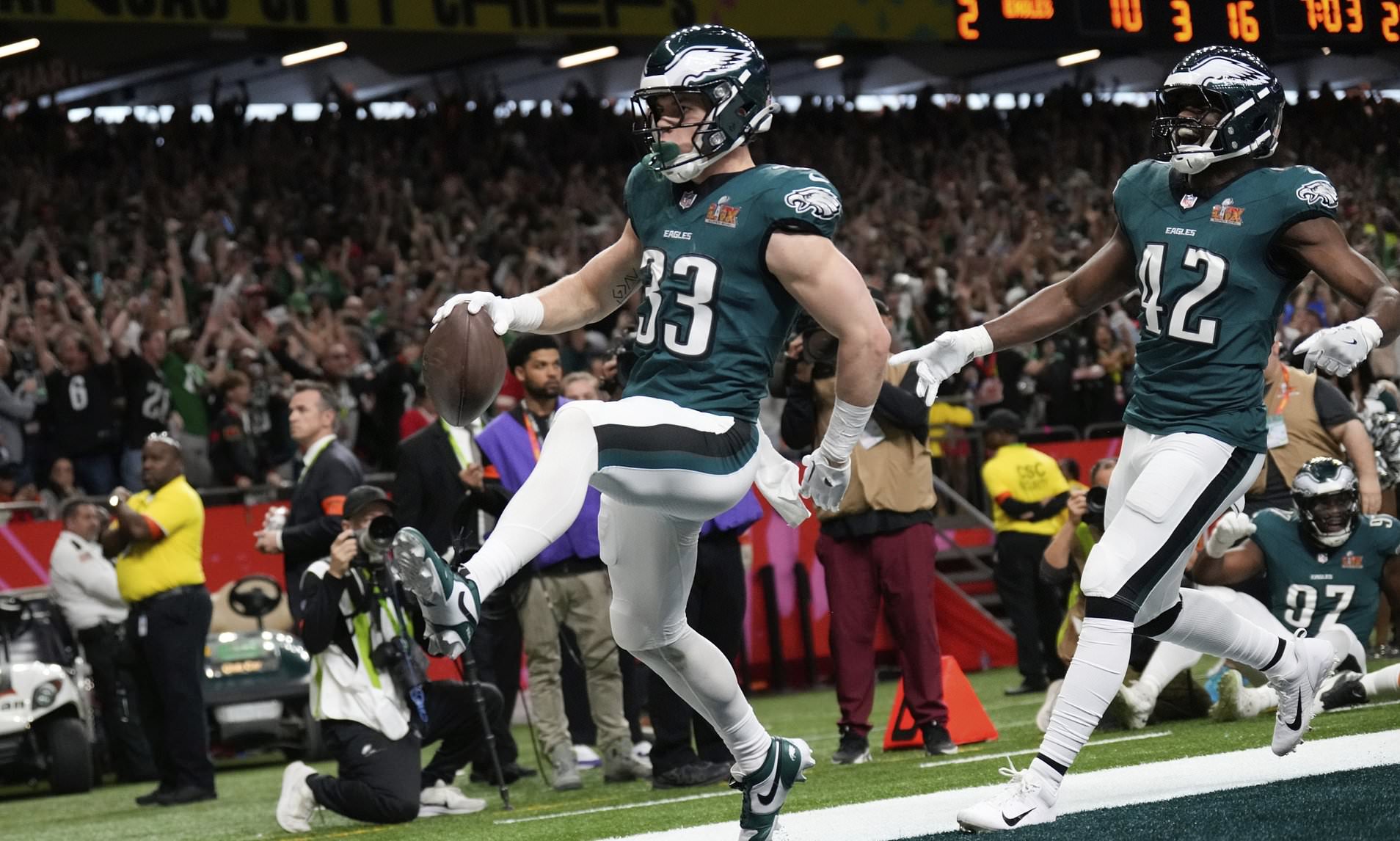 Eagles' birthday boy rookie Cooper DeJean gets legendary Patrick ...