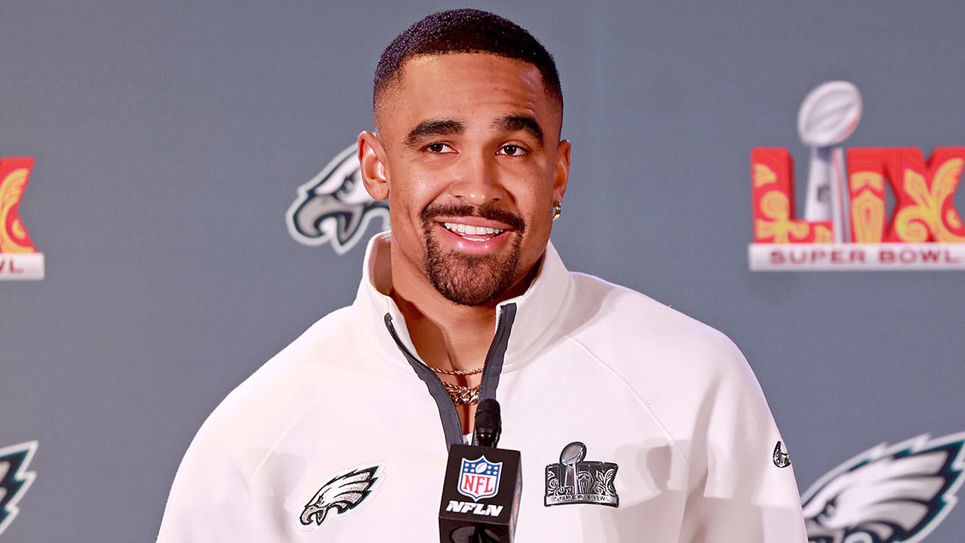 LOOK: Eagles' Jalen Hurts wears red Michael Jordan 'Banned' cleats for ...