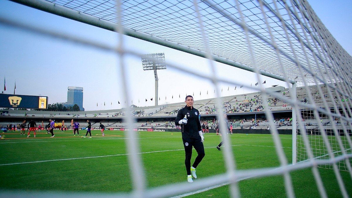 VIDEO: Are Fans Turning Their Backs? Pumas UNAM Fans Abandon Team in ...