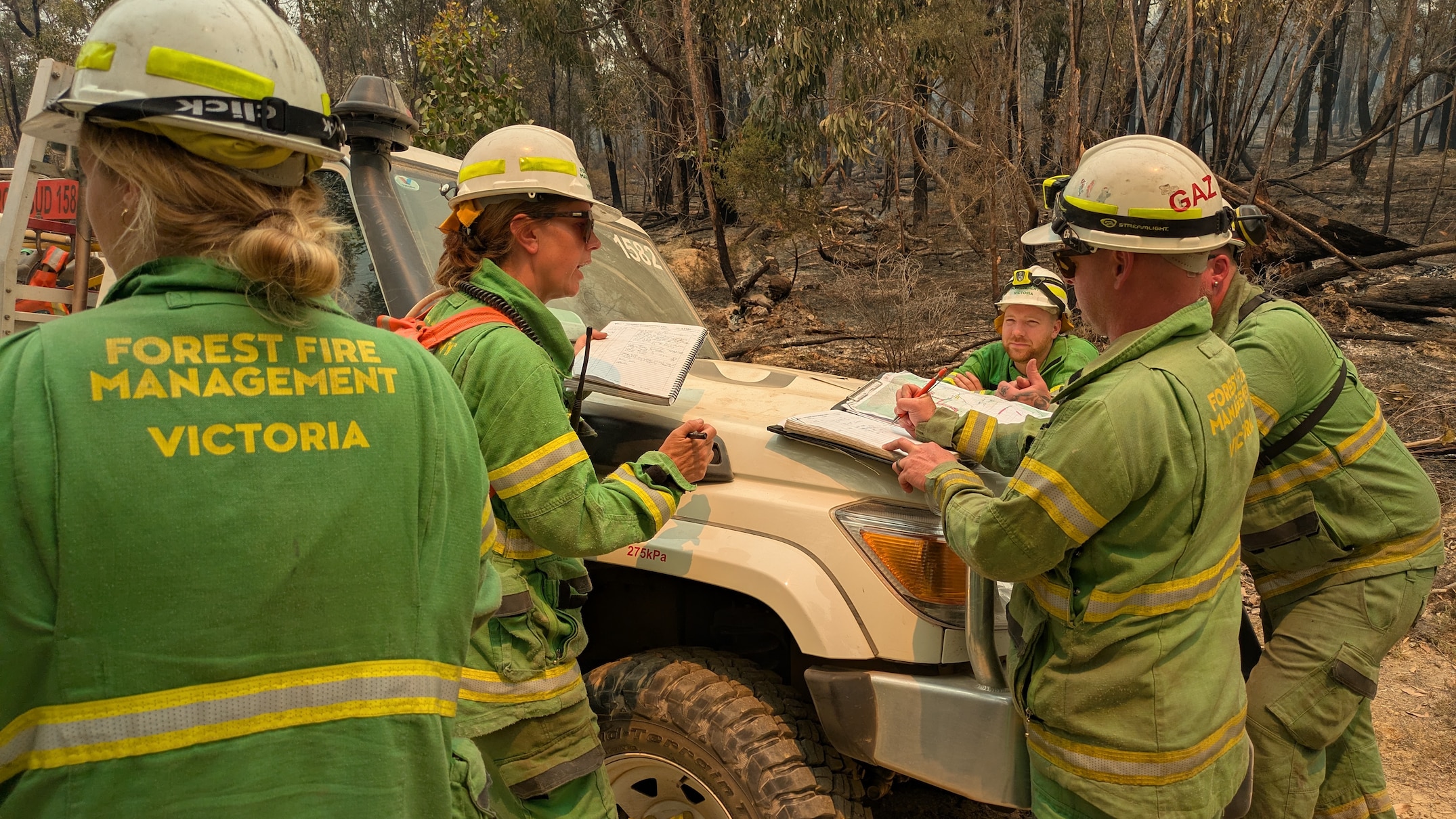 Grampians, Little Desert bushfires contained, but hot and windy ...