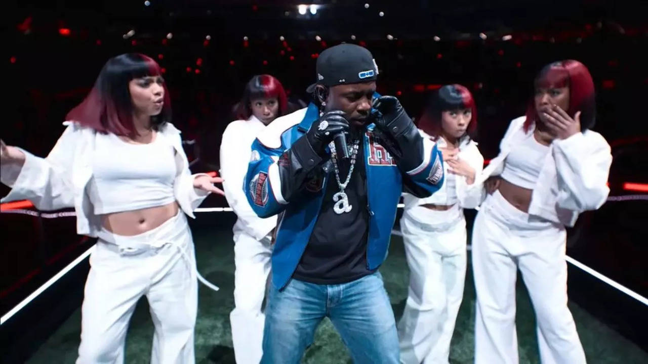 Kendrick Lamar, SZA Perform 'Not Like Us' At Super Bowl 2025 Half-Time ...