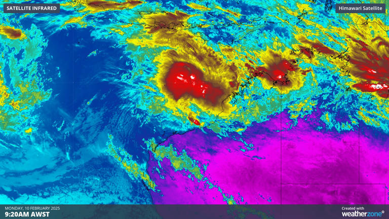 Tropical cyclone to form near Australia this week