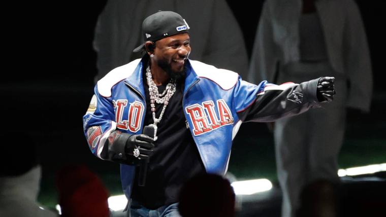 Kendrick Lamar halftime show outfit, explained: A-minor chain, 'Gloria ...