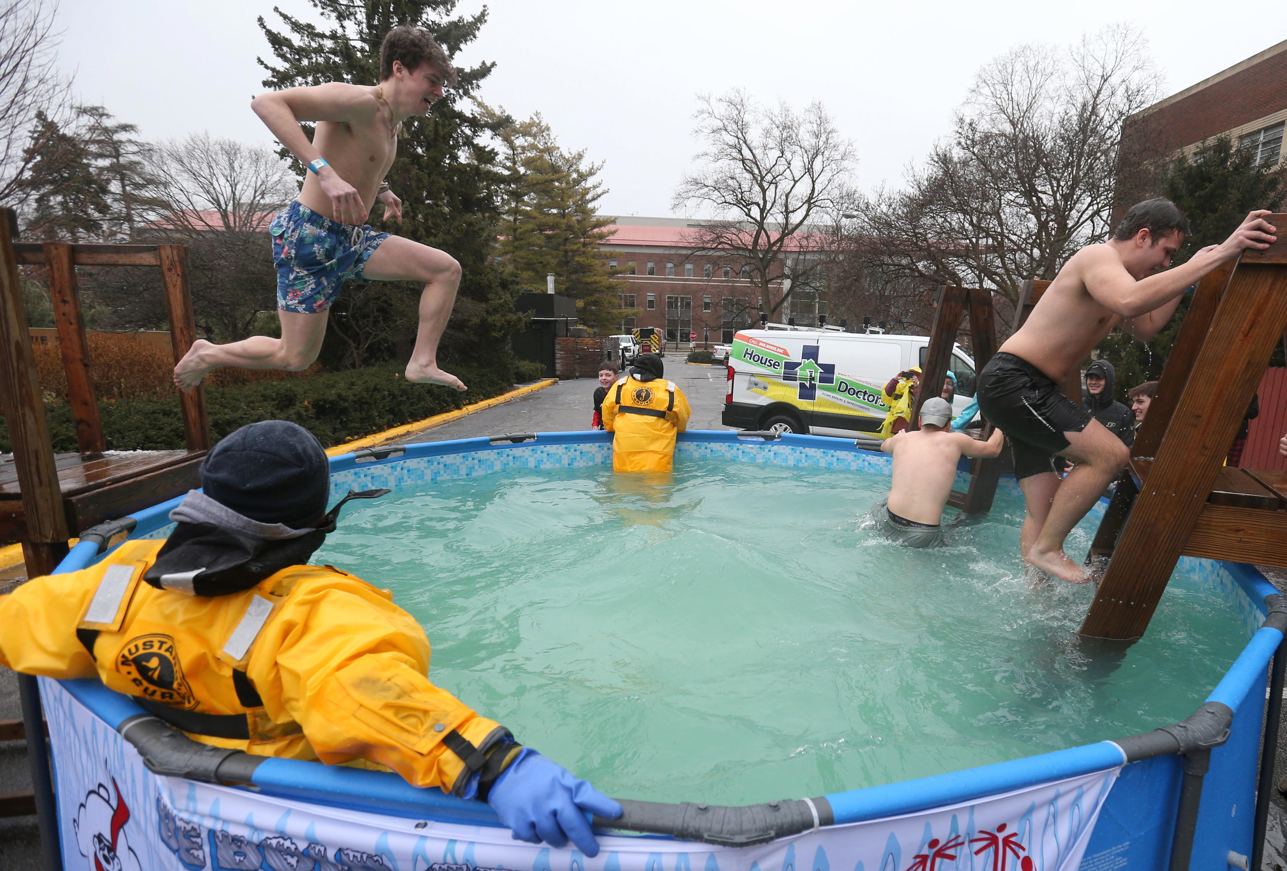 Snow, sleet don't hold back Polar Plunge as community raises money for ...