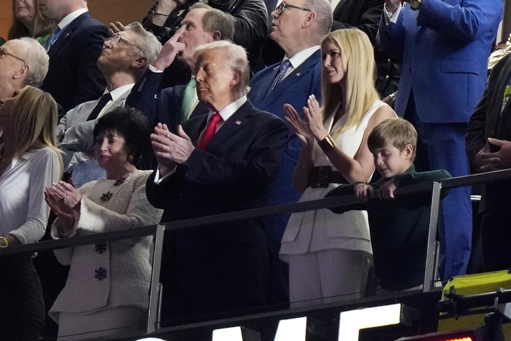A presidential first: Trump at the Super Bowl, latest chapter in a ...