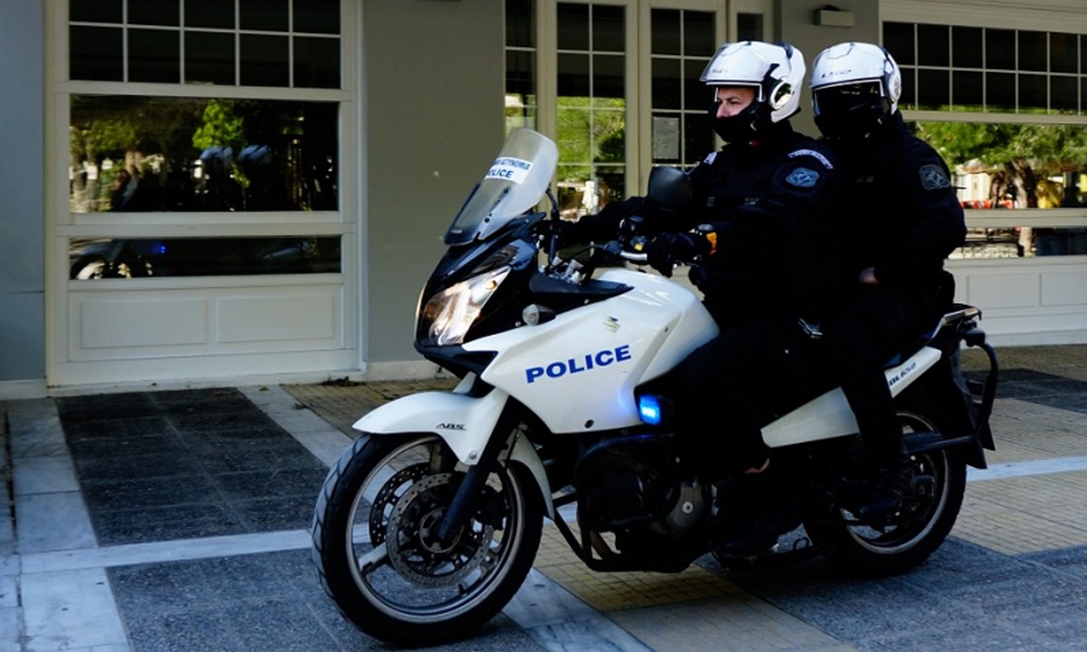 Θεσσαλονίκη: Περιέλουσε με βενζίνη την εξώπορτα του σπιτιού ενός ...
