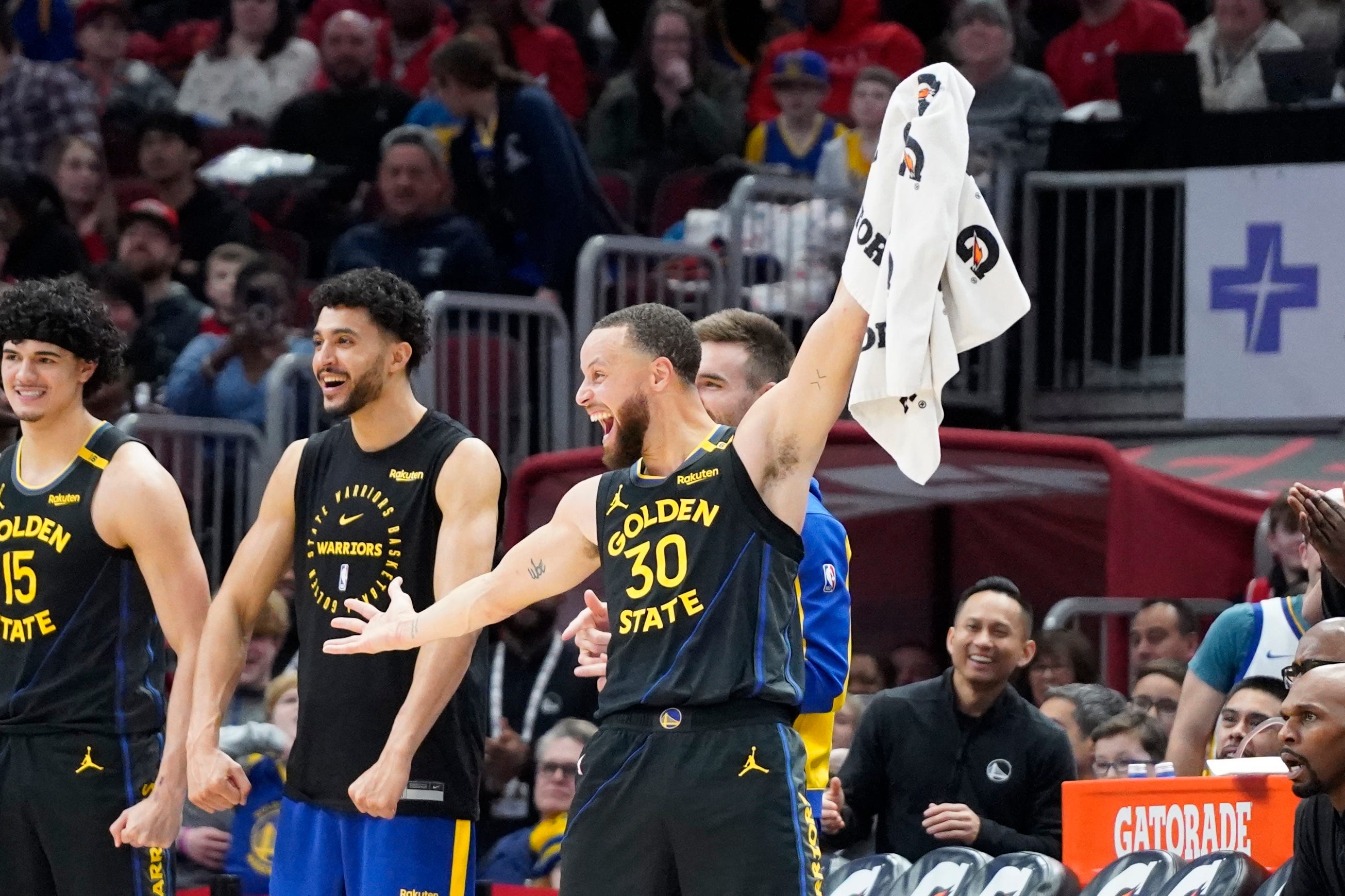 Steph Curry and Jimmy Butler combine for 59 points in comeback vs. Bulls