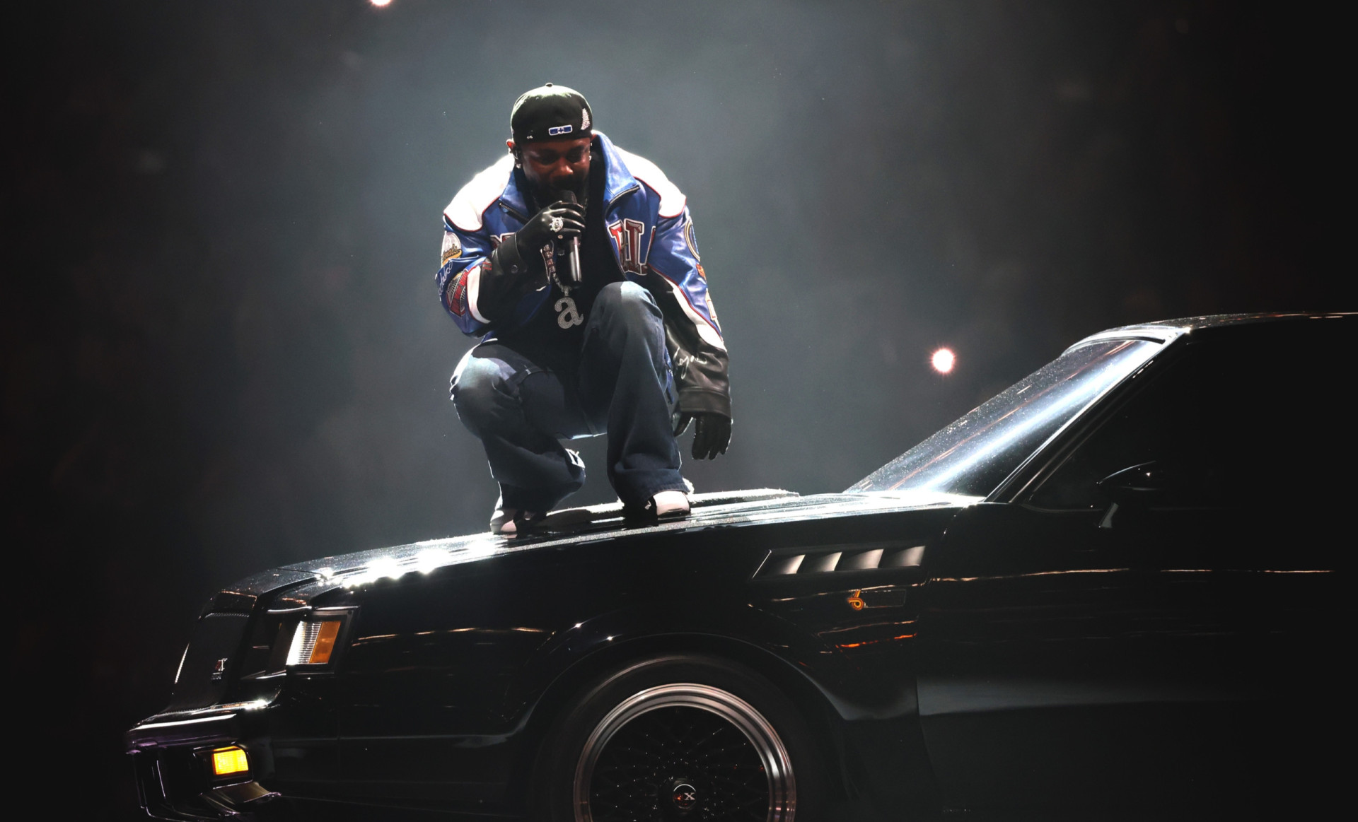 Kendrick Lamar wows fans with groundbreaking Super Bowl performance