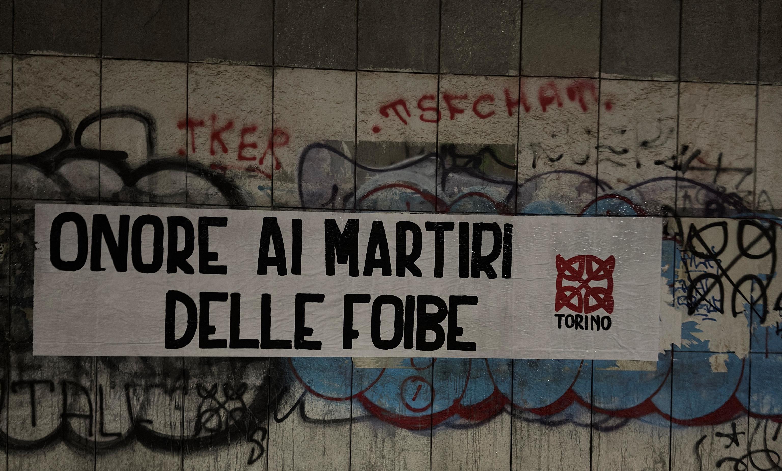 Striscioni di Azione Studentesca a Torino, 'onore vittime Foibe'