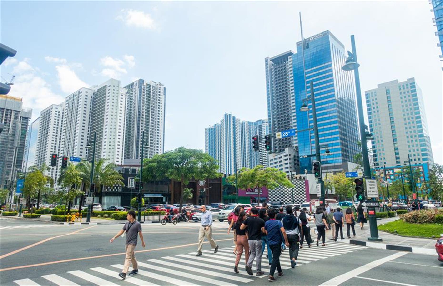 Where will the Philippines rank among the world's ruling countries in 2039?