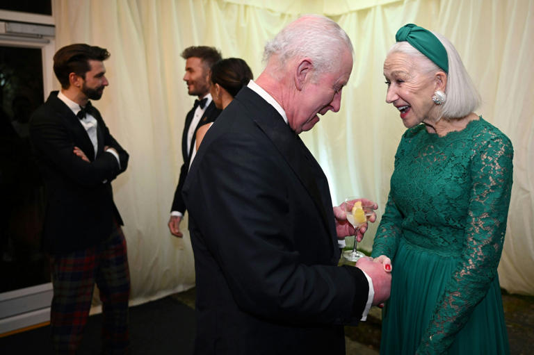 Royales Déjà-vu: König Charles trifft seine „Mutter“ – große Reise mit ...