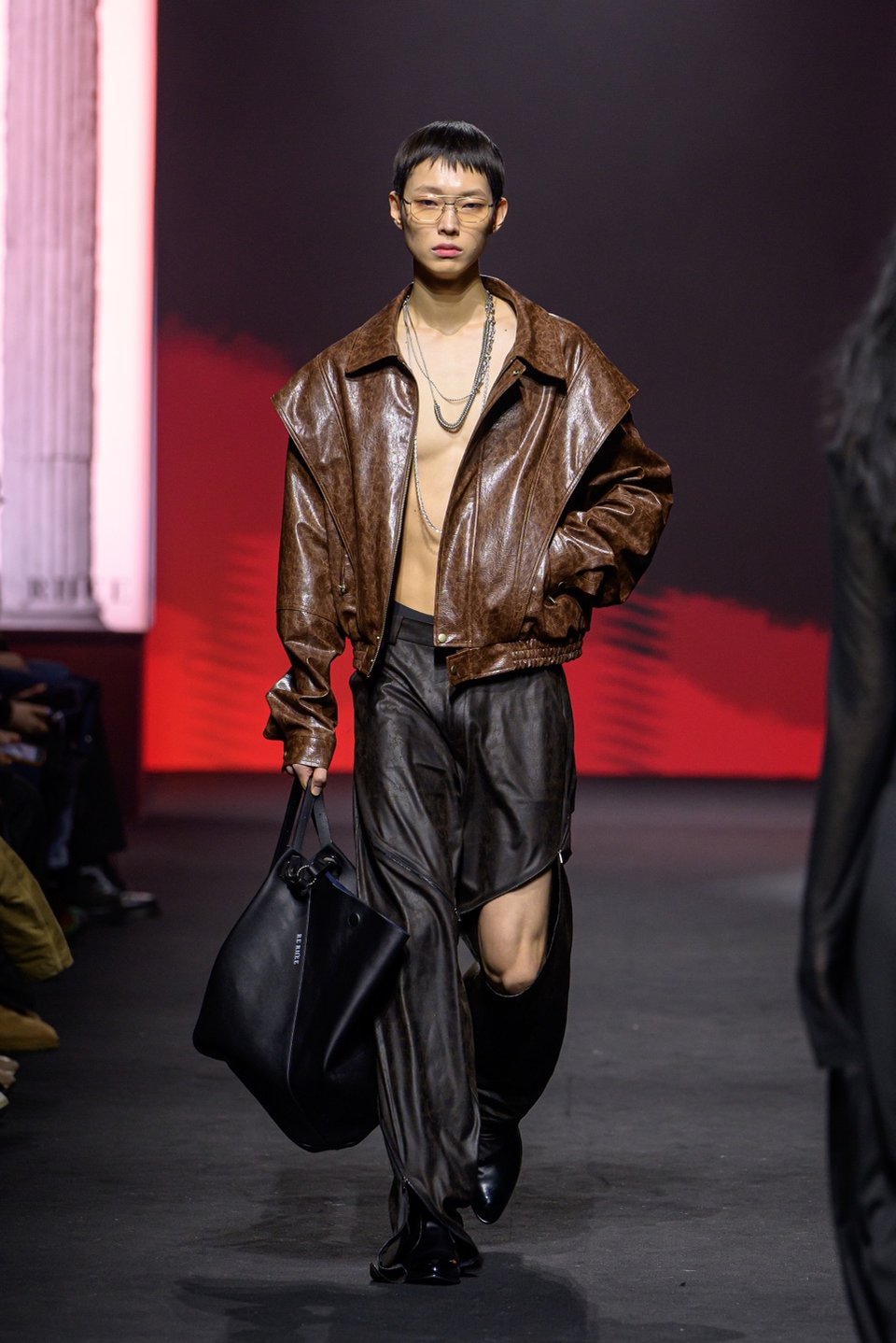 리이(RE RHEE), 2025 F/W 서울패션위크 컬렉션 성료…클래식과 현대적 감각의 조화