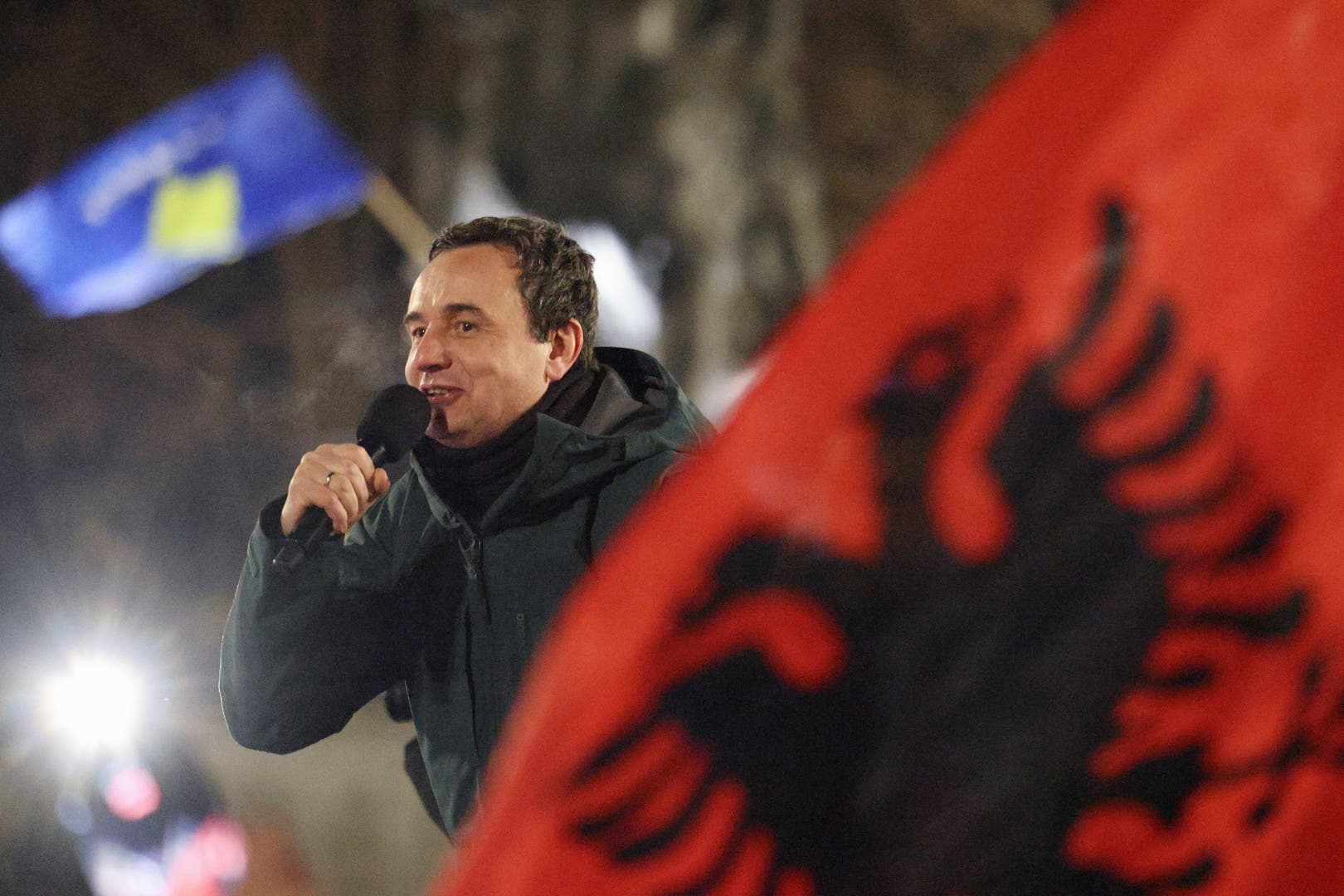 Albin Kurti und seine Partei gewinnen die Wahlen in Kosovo erneut ...