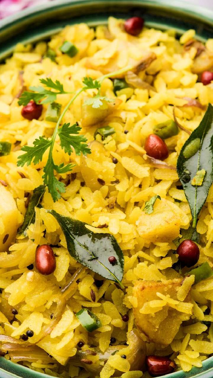 7 Indian Train Snacks That Will Make Your Journey Even Tastier