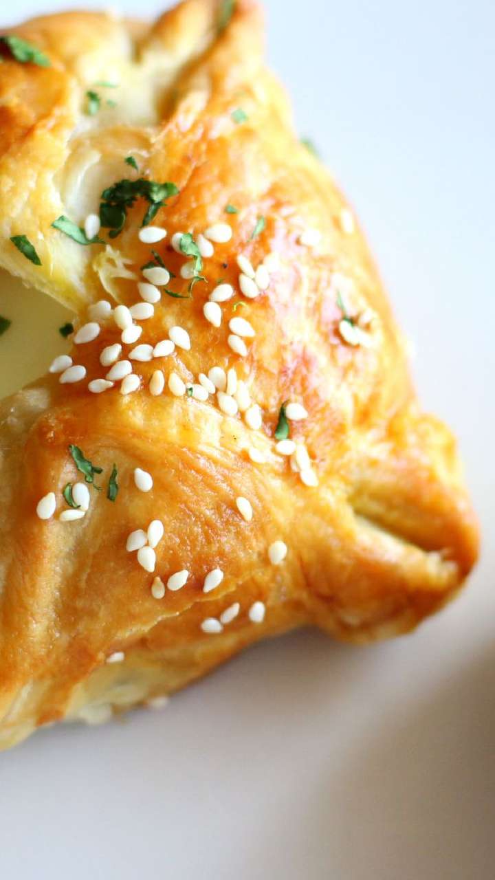 7 Indian Train Snacks That Will Make Your Journey Even Tastier