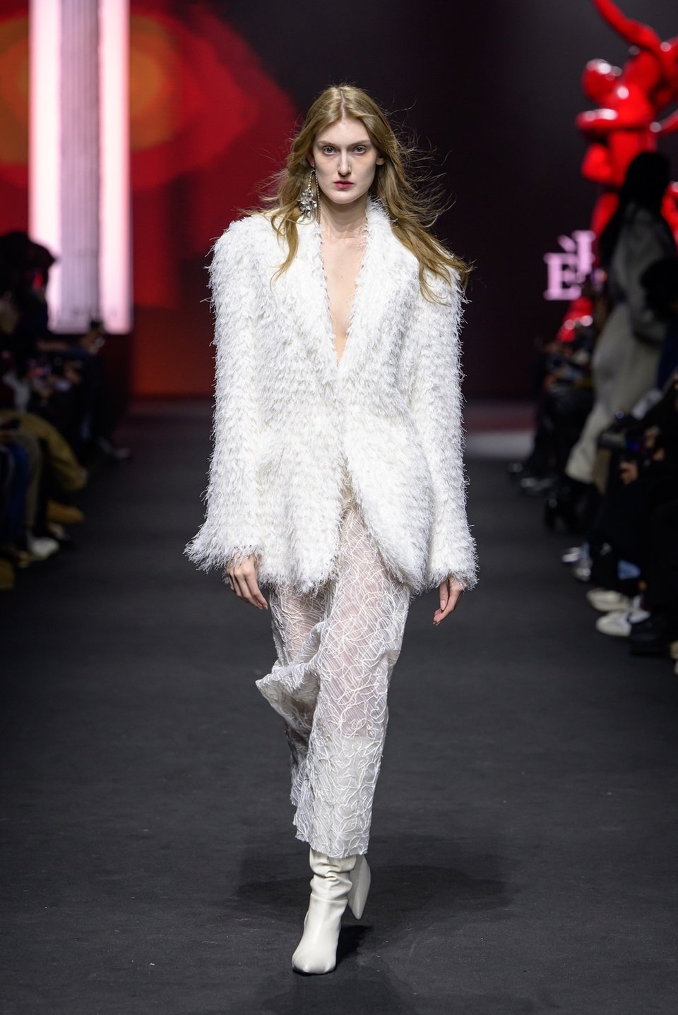 리이(RE RHEE), 2025 F/W 서울패션위크 컬렉션 성료…클래식과 현대적 감각의 조화