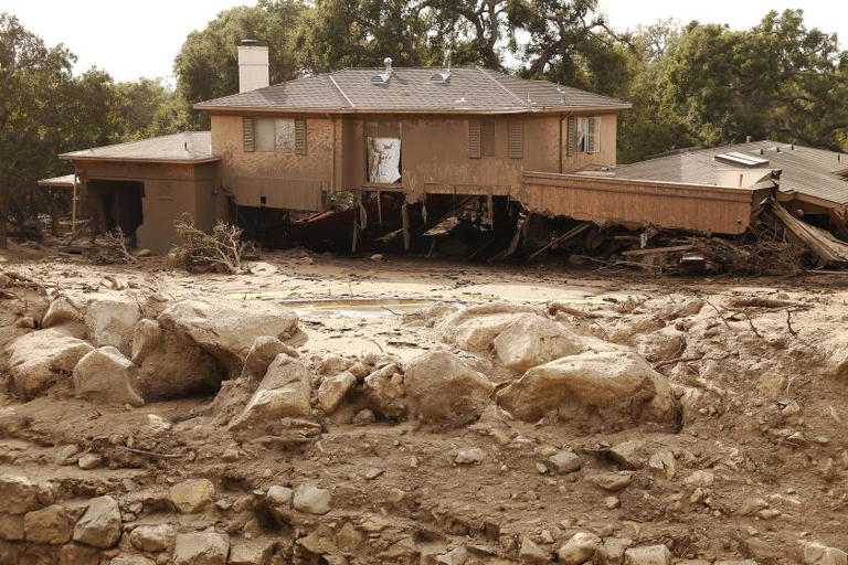 L.A. prepares for debris flows, slides in major rainstorm expected this ...