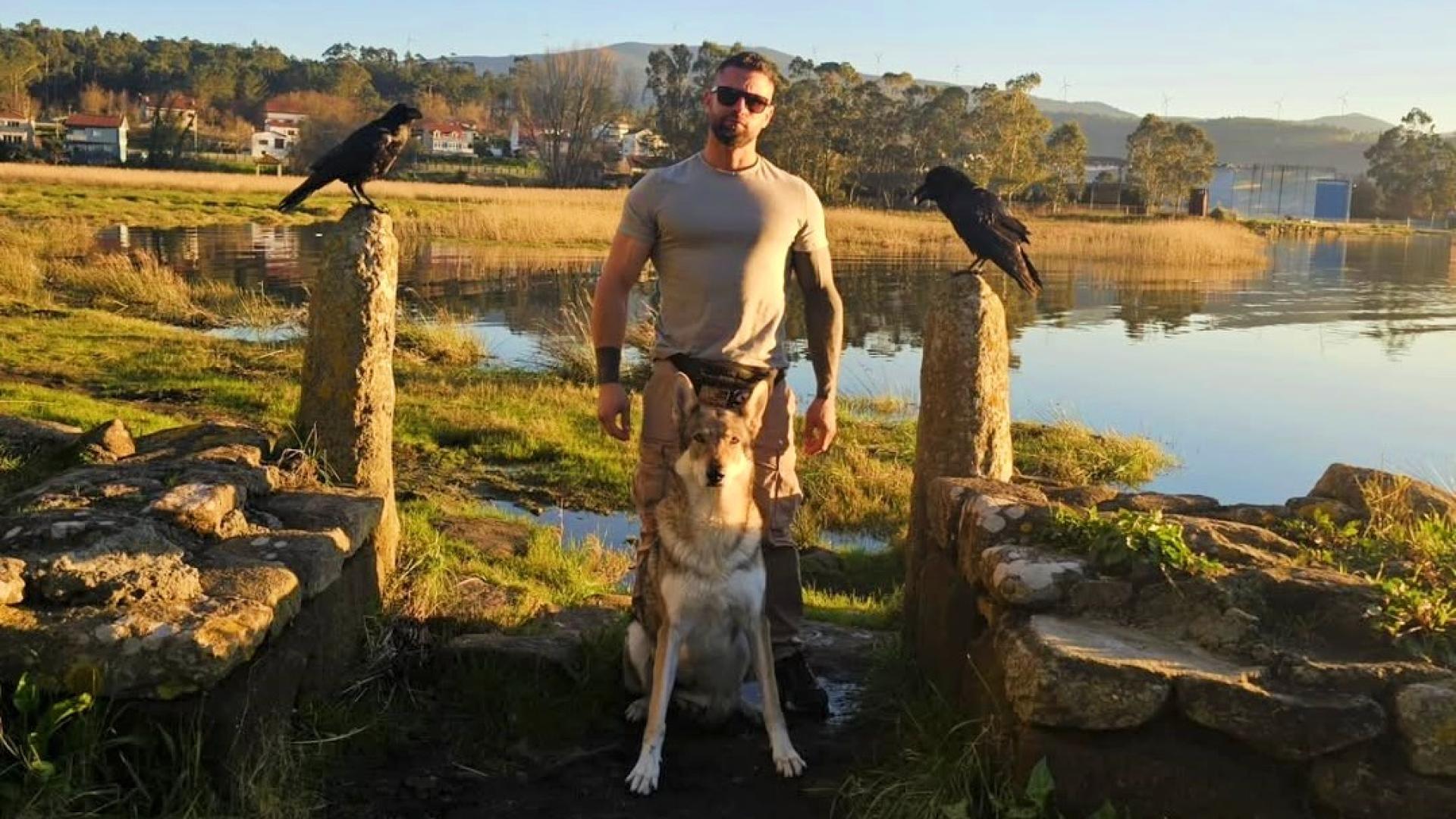 Dos cuervos y una perra lobo checoslovaco, la manada de Javier Otero ...