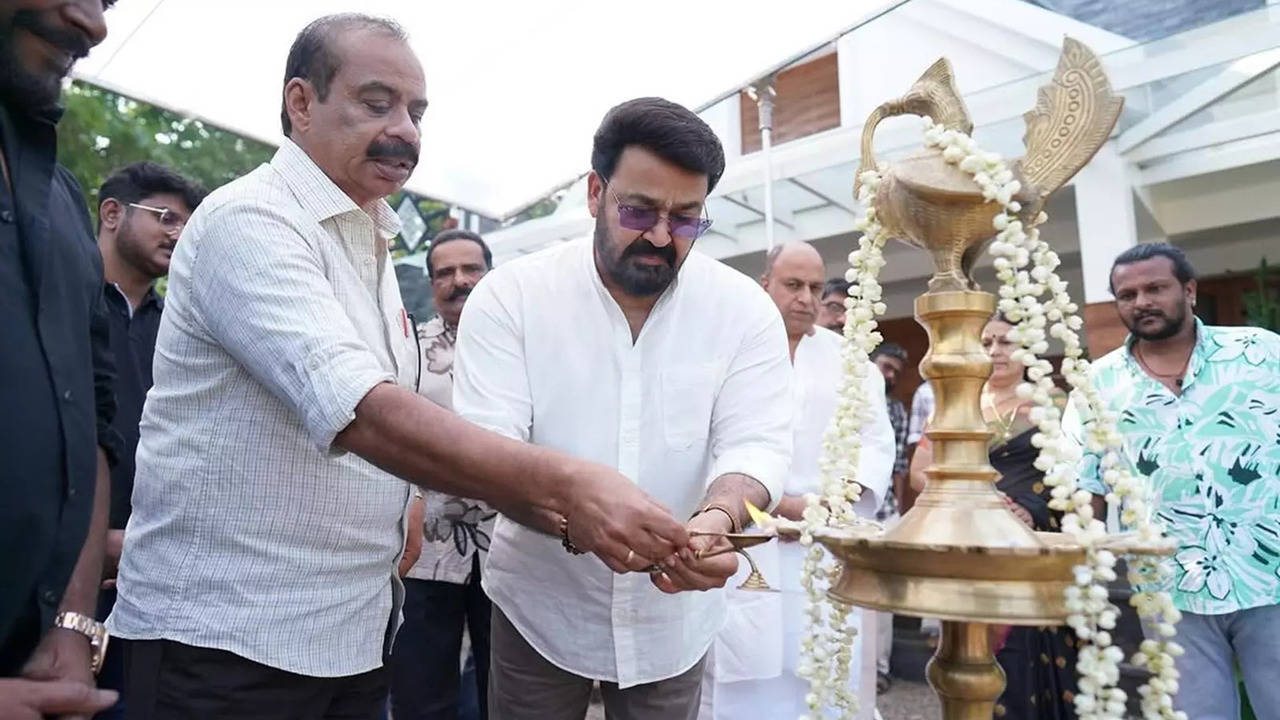 Mohanlal-Sathyan Anthikad Film Hridayapoorvam Begins Filming!